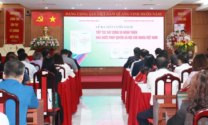 Ra mắt sách "Tiếp tục xây dựng và hoàn thiện Nhà nước pháp quyền xã hội ...